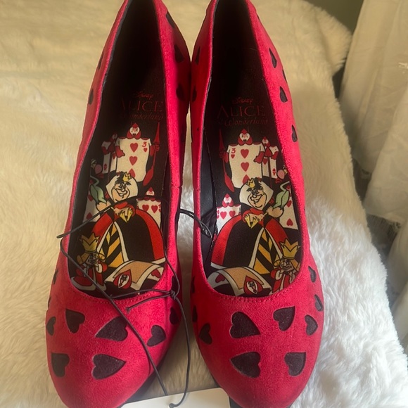 Disney | Shoes | Nwt Disney Alice In Wonderland Queen Of Hearts Heels ...